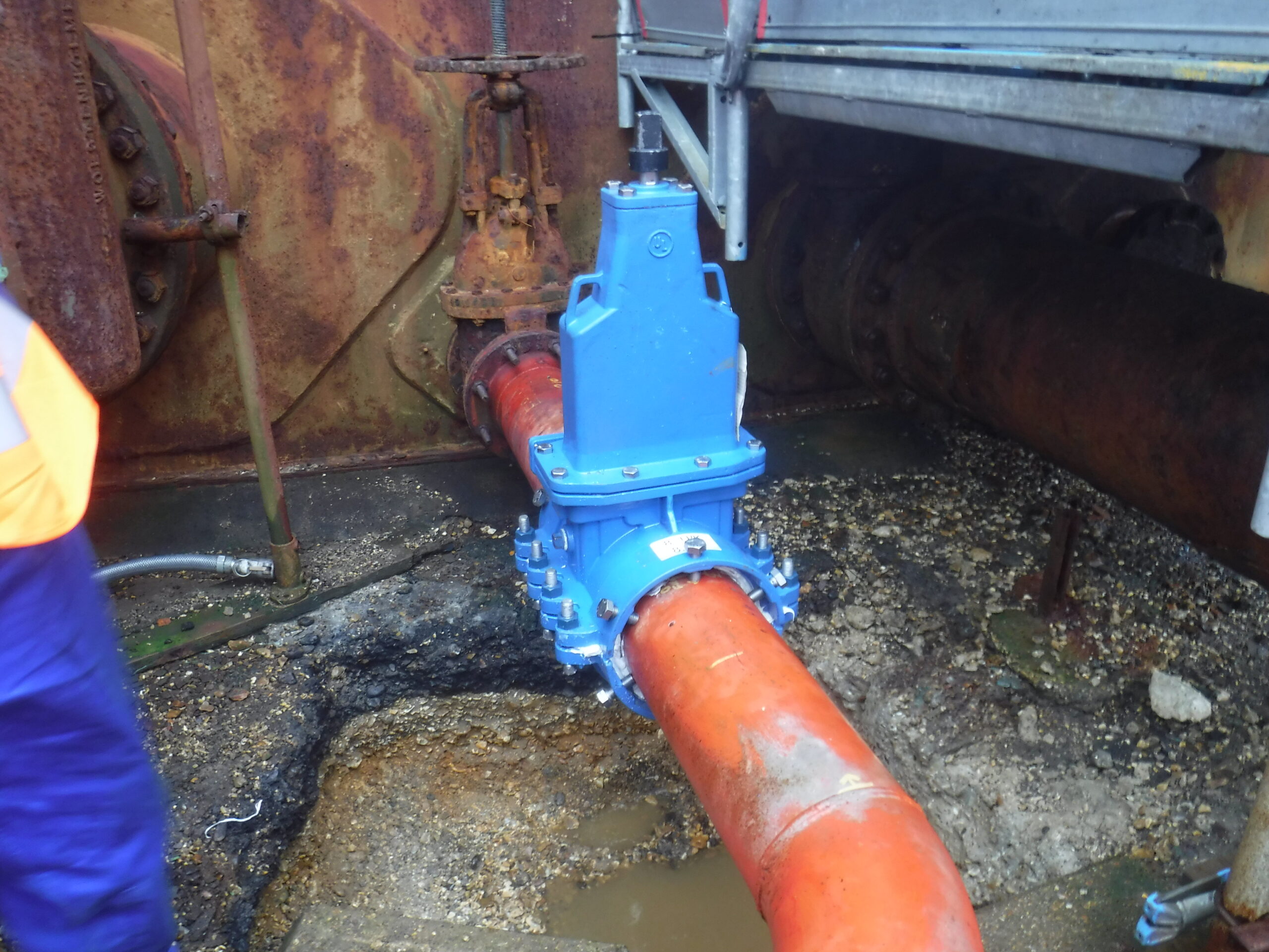Oil Refinery Fire System Tank Receives Vital Refurbishment Work